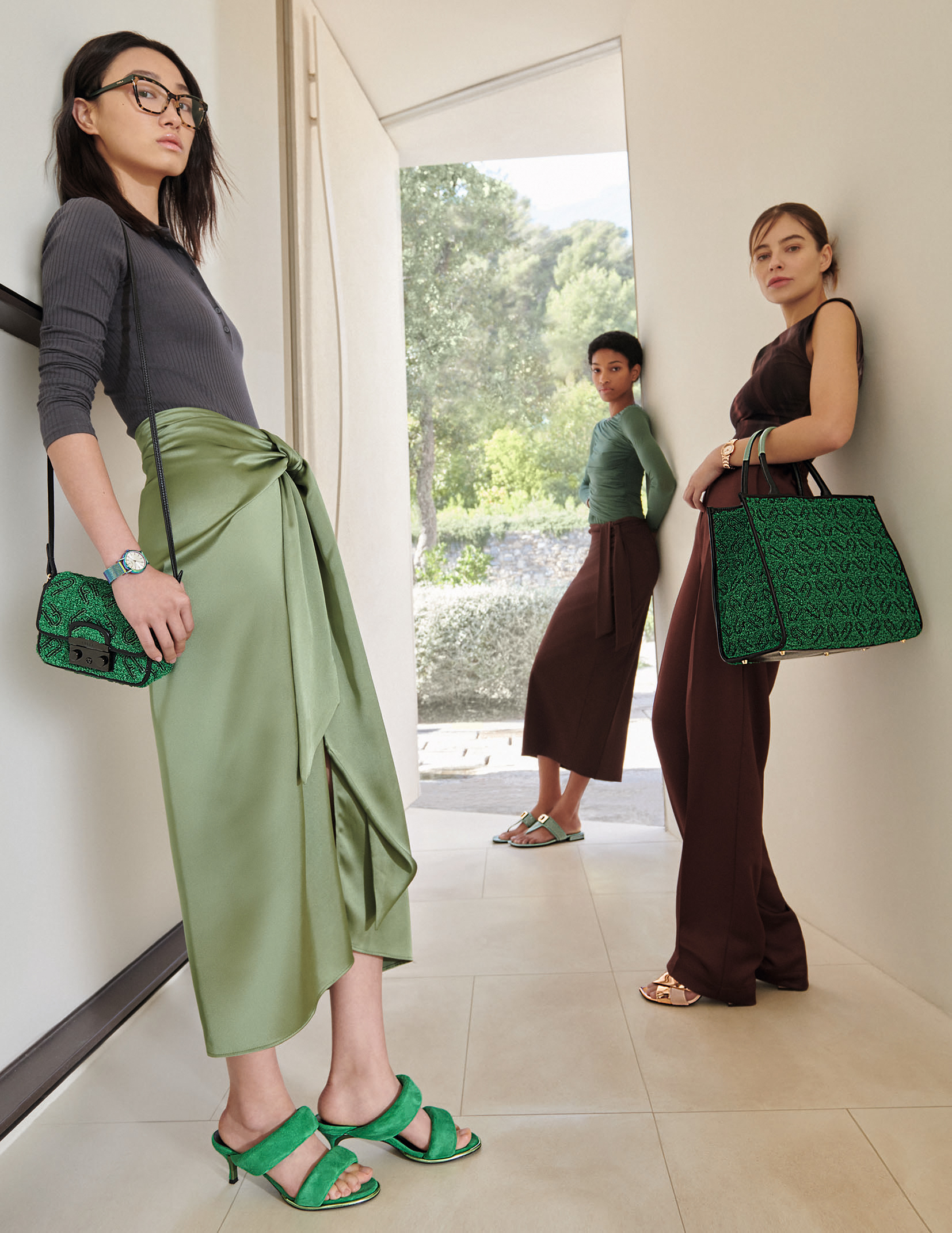 FURLA 2023春夏广告大片正式发布 全新演绎“ITALY BY FURLA”品牌风格 _见文_第一视频