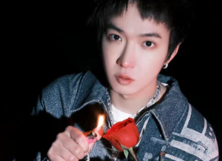 TizzyT厂牌官宣｜SFNT新人首次合体亮相_见文_第一视频